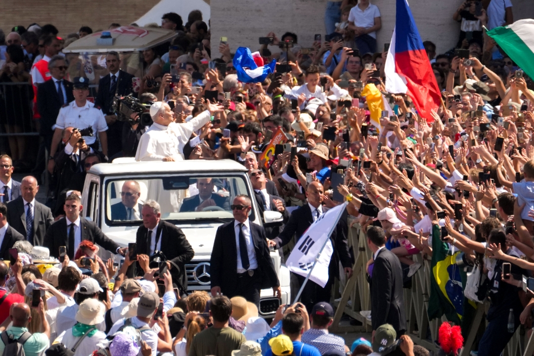 Vatican says close to 3 million people saw Pope Leo at the Vatican in ...